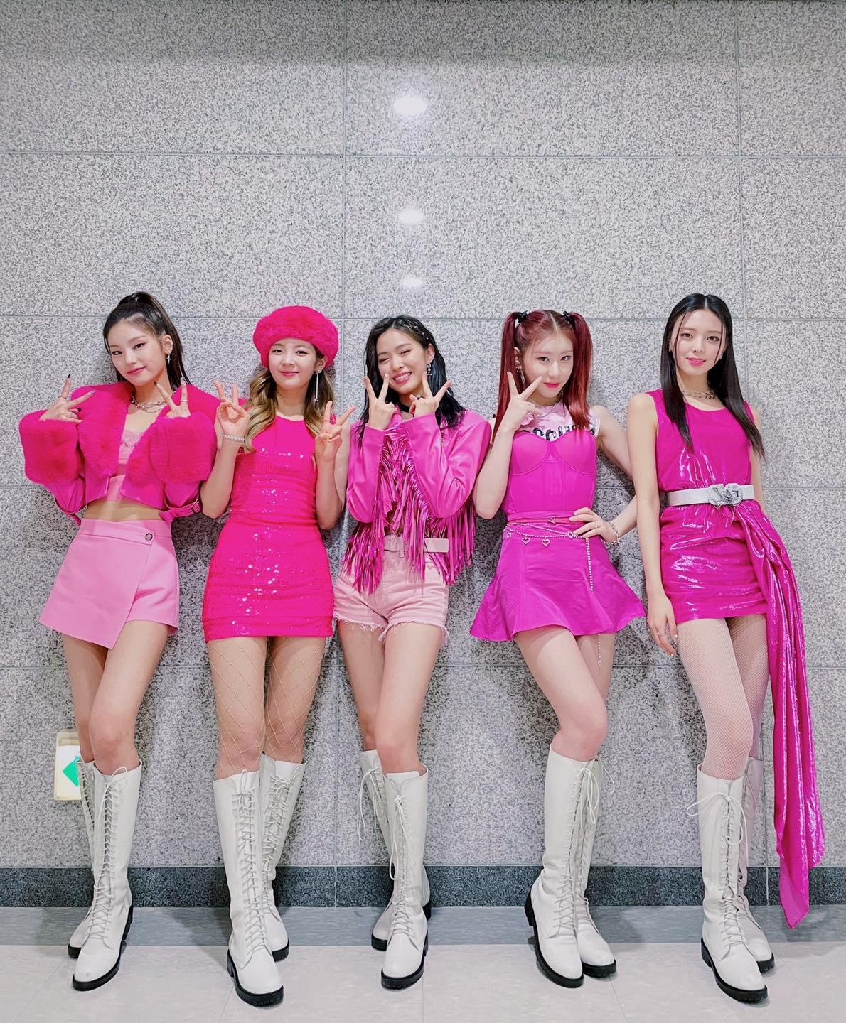 新冠肺炎︱ITZY第3位成員彩領確診 | am730