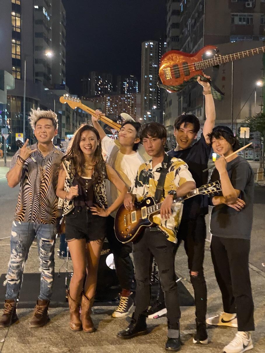 逐流時代｜遭戚其義連環「棍打」 歌手旨呈與黃德斌鬧交頻NG | am730