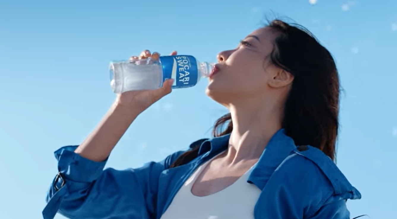 芯駖廣告片出爐 COLLAR飲品海報曝光 | am730