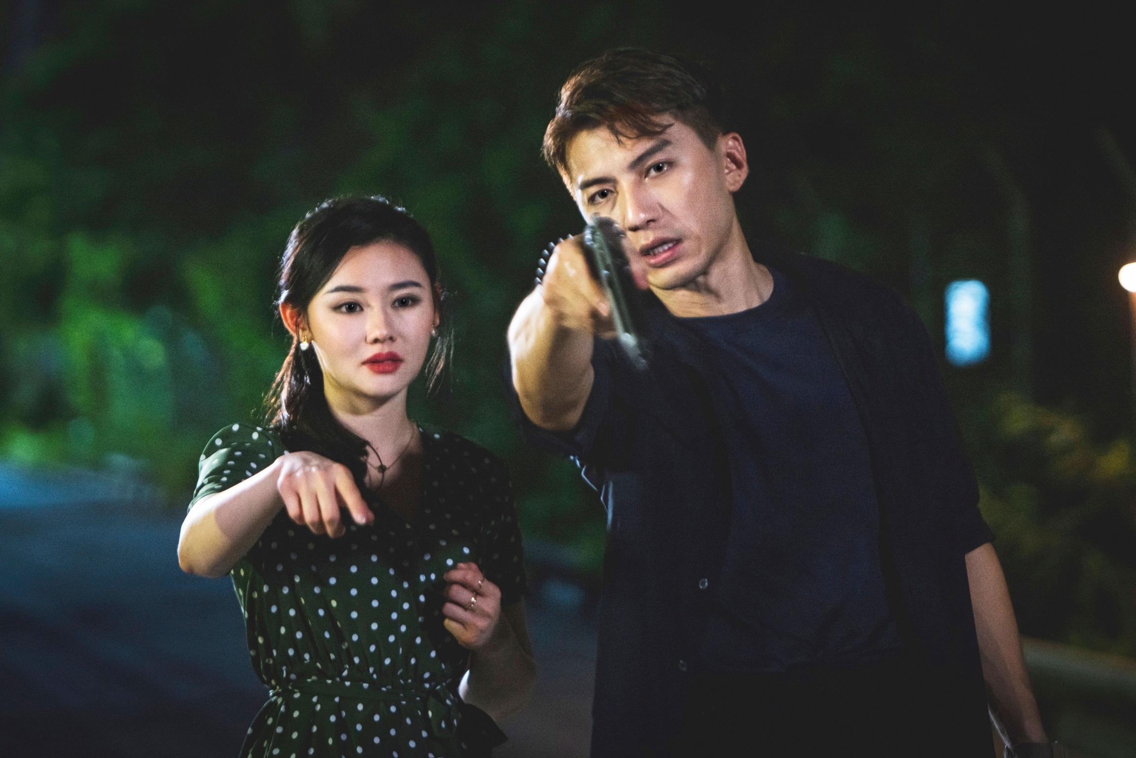 袁偉豪包辦新歌曲詞編 搵羅家英拍《馬路英雄》mv | am730