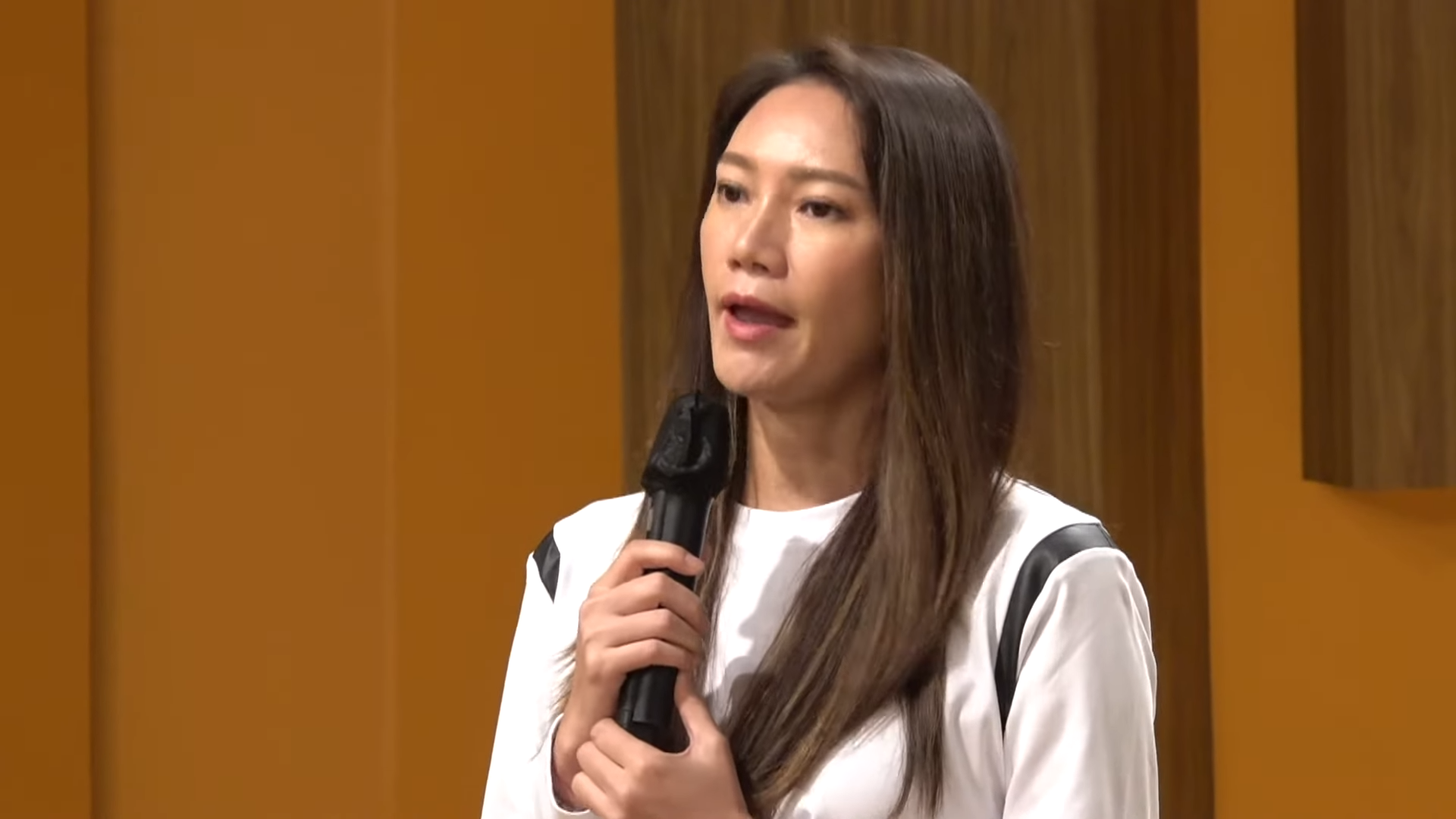 中年好聲音｜48歲「玻璃朱」遺憾拒絕唱片公司邀請 稱年輕時是灣仔區冠軍歌手 | am730