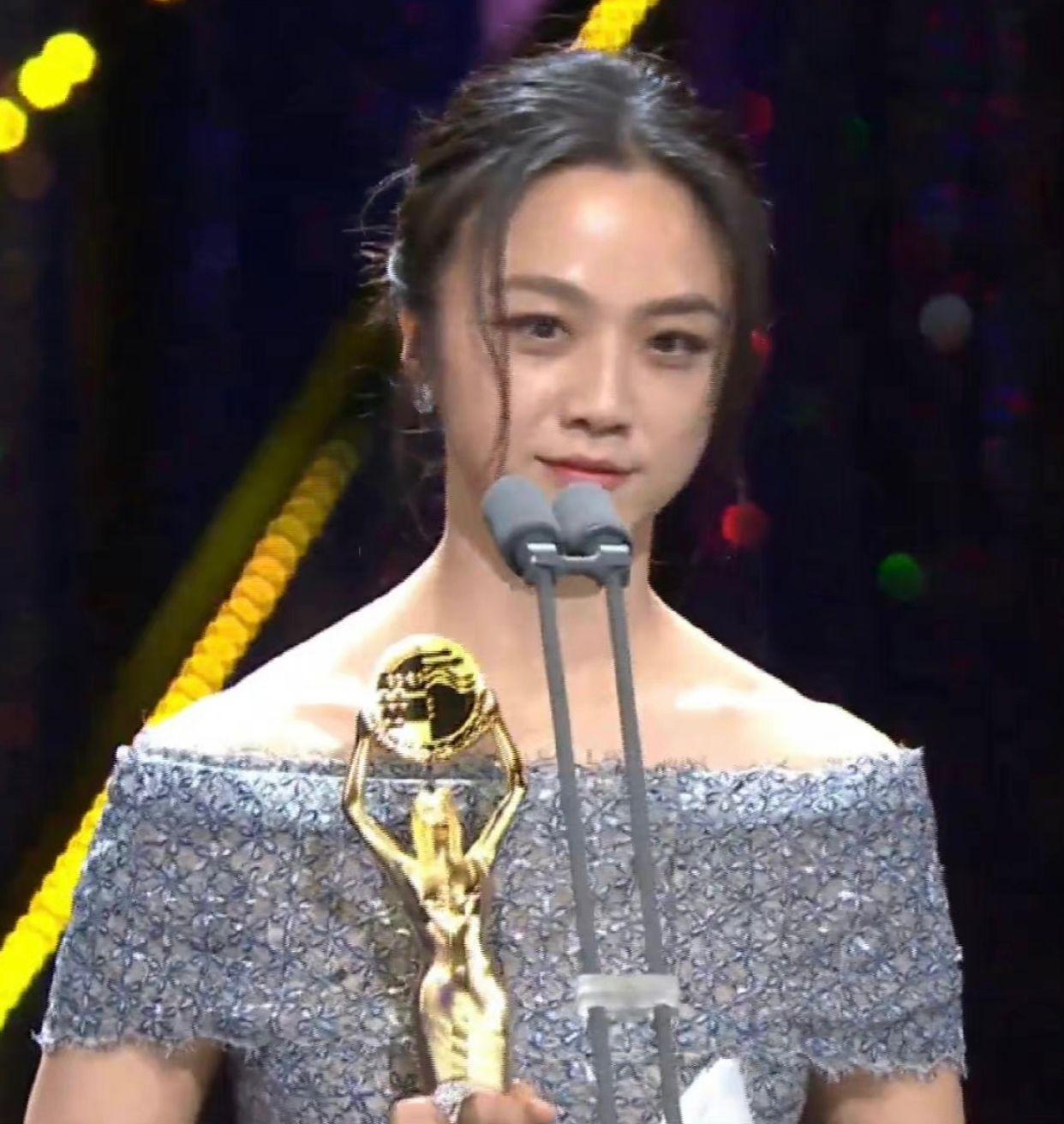 青龍獎｜湯唯憑《分手的決心》封首位華人影后 IU女神Look艷壓全場 | am730