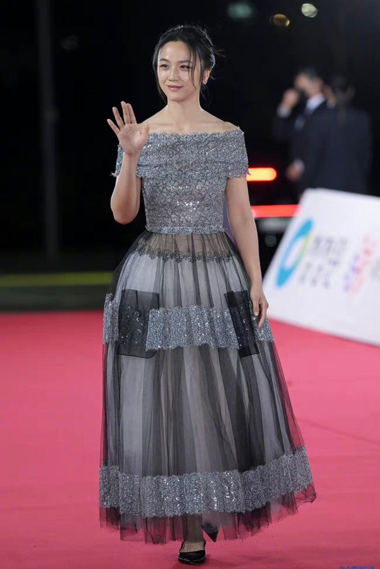 青龍獎｜湯唯憑《分手的決心》封首位華人影后 IU女神Look艷壓全場 | am730