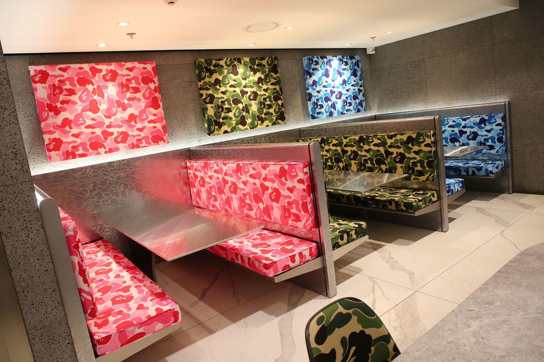 尖沙咀打卡｜潮牌BAPE CAFE!?®登陸尖沙咀 全店佔地近3000呎！呃Like猿人造型朱古力蛋糕＋香港限定美食 | am730