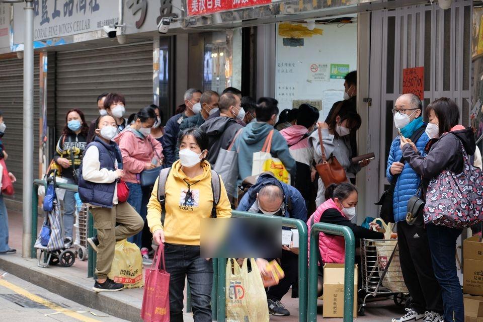 澳門開關首日水貨客重現 關閘出入境人次超過23萬 | am730