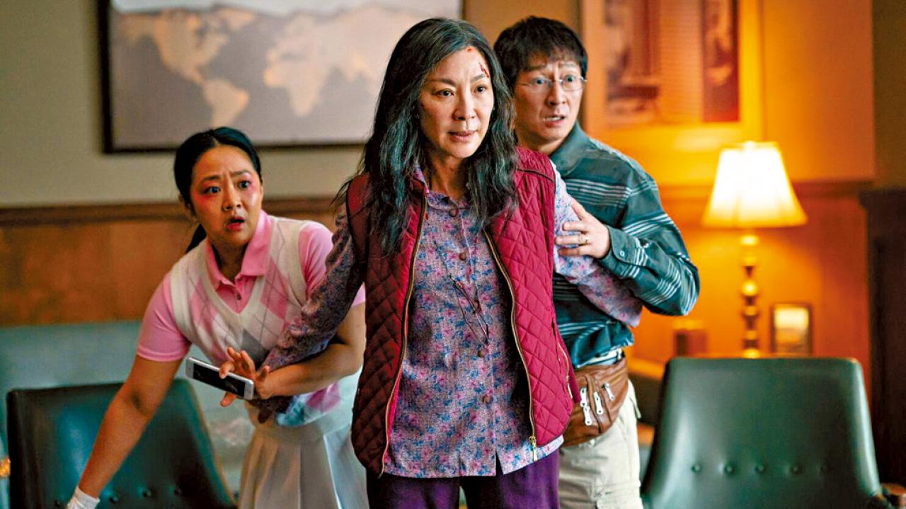 楊紫瓊散落四周 | am730