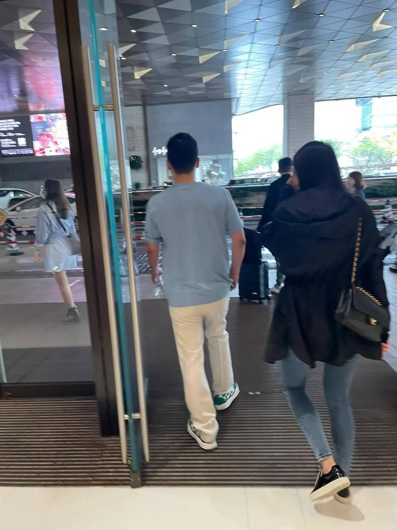 勝利疑在香港現身 拒與內地fans合照 | am730