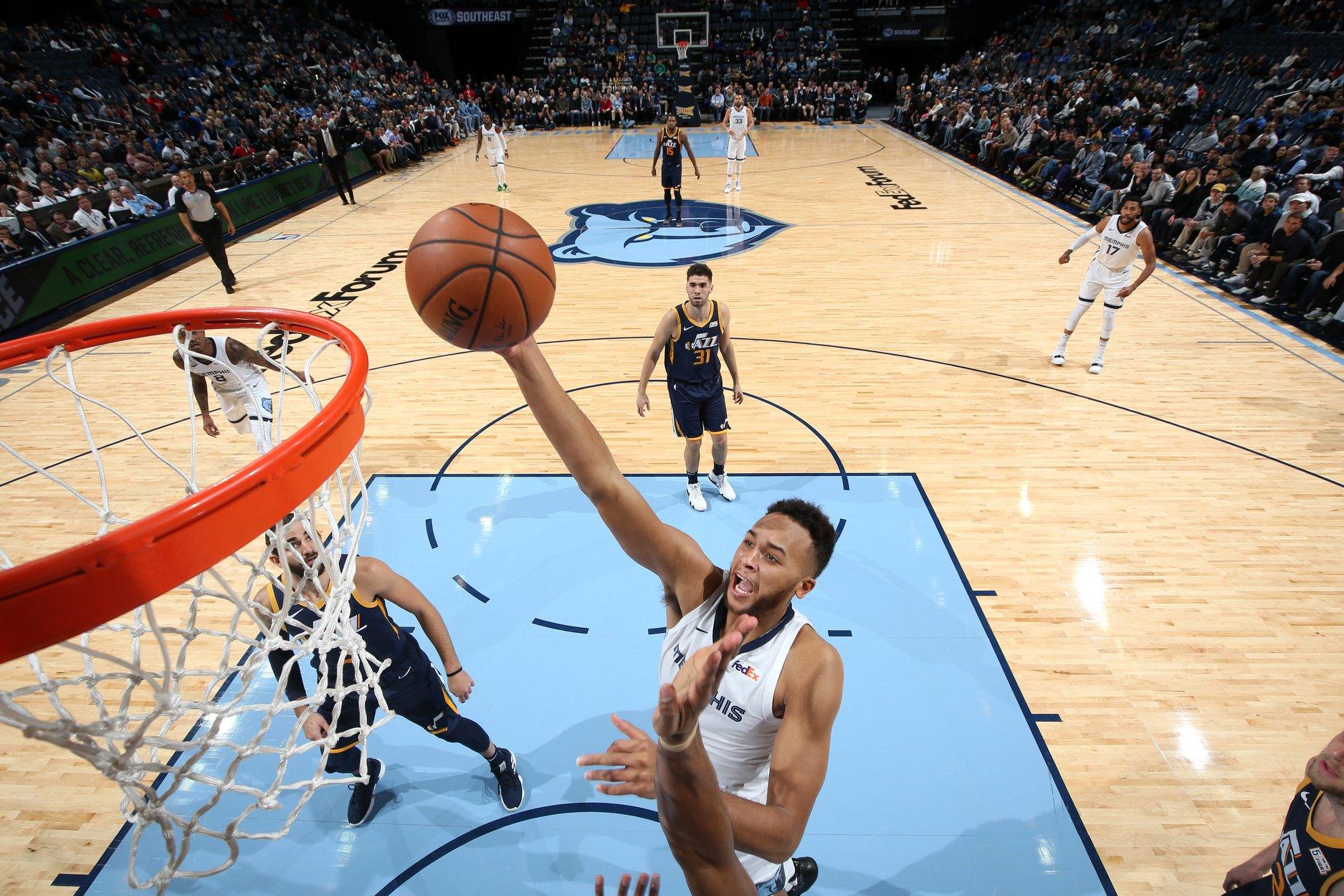 NBA木狼球員李凱爾「認祖歸宗」 八分一血統獲中國國籍代表出戰世界盃 (有片) | am730