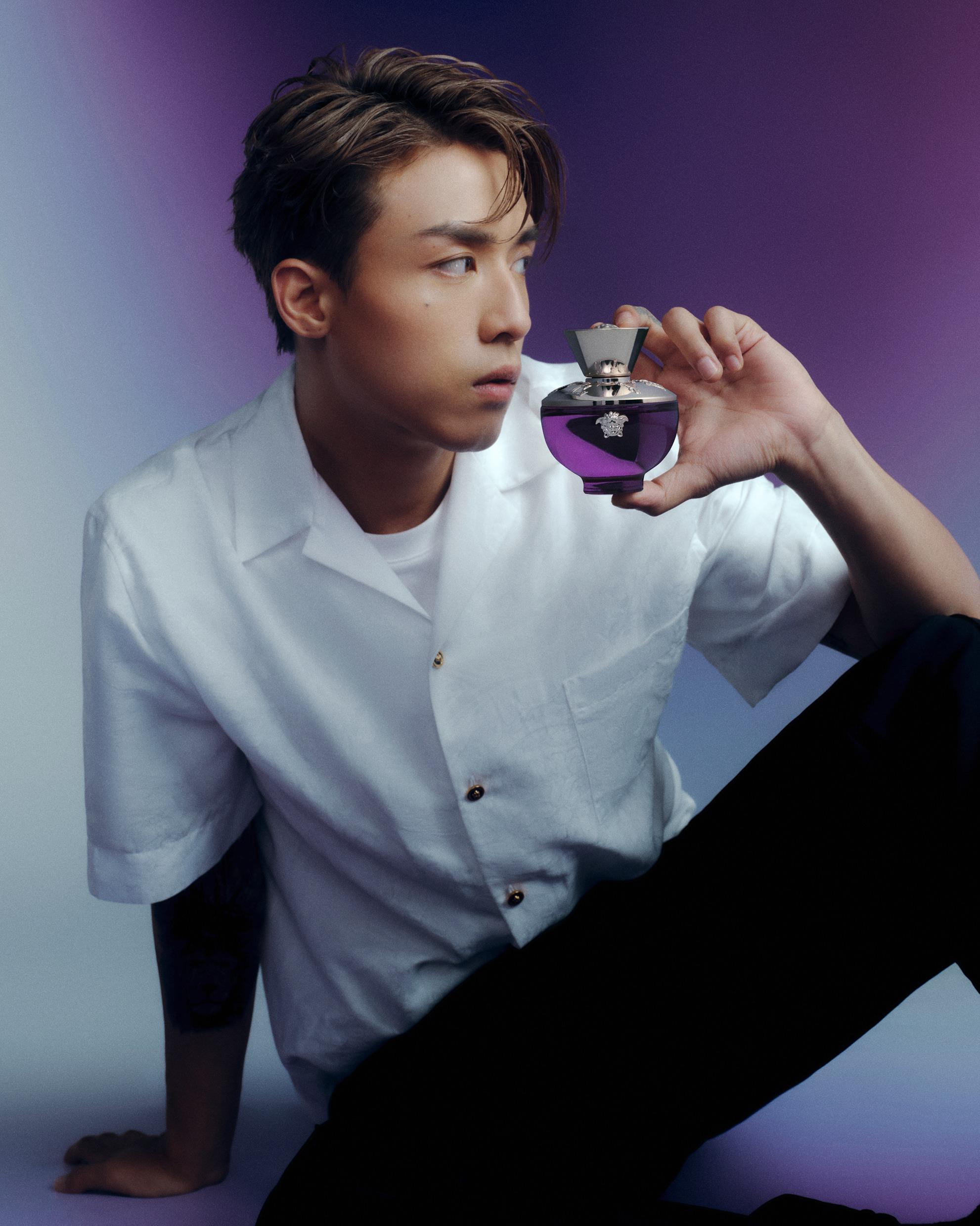 AK加持｜Anson Kong@MIRROR演繹Versace全新Dylan Purple香氛 感受陽光活力氣息 | am730