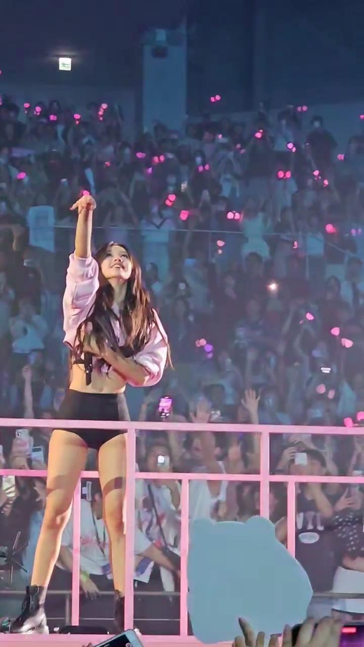 BLACKPINK巡演終場回到首爾 Lisa服飾過於暴露捱轟 | am730