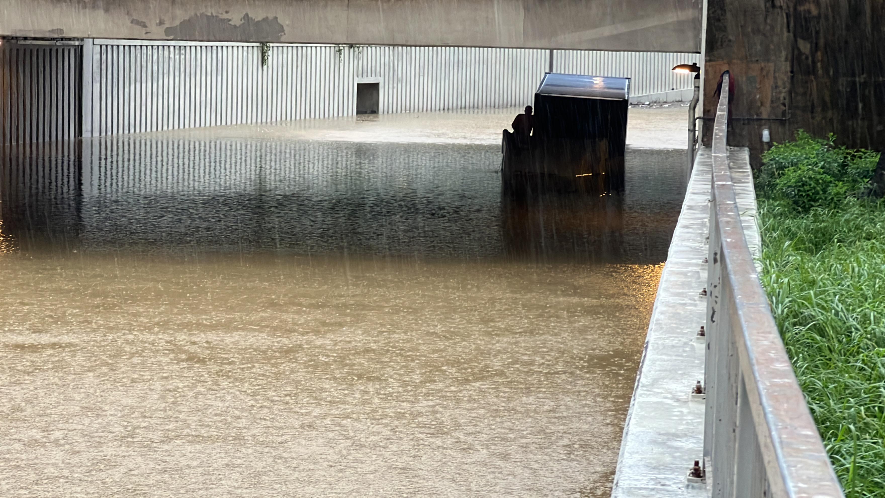 黑雨 香港政府早16分鐘公布深圳排洪 過去13次排洪通報僅2次早一小時通知 | LIHKG 討論區