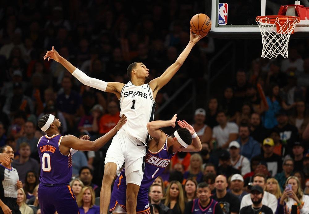 NBA｜馬刺狀元雲班耶馬上力創得分新高 助球隊再贏太陽11分（附比賽片段） | am730