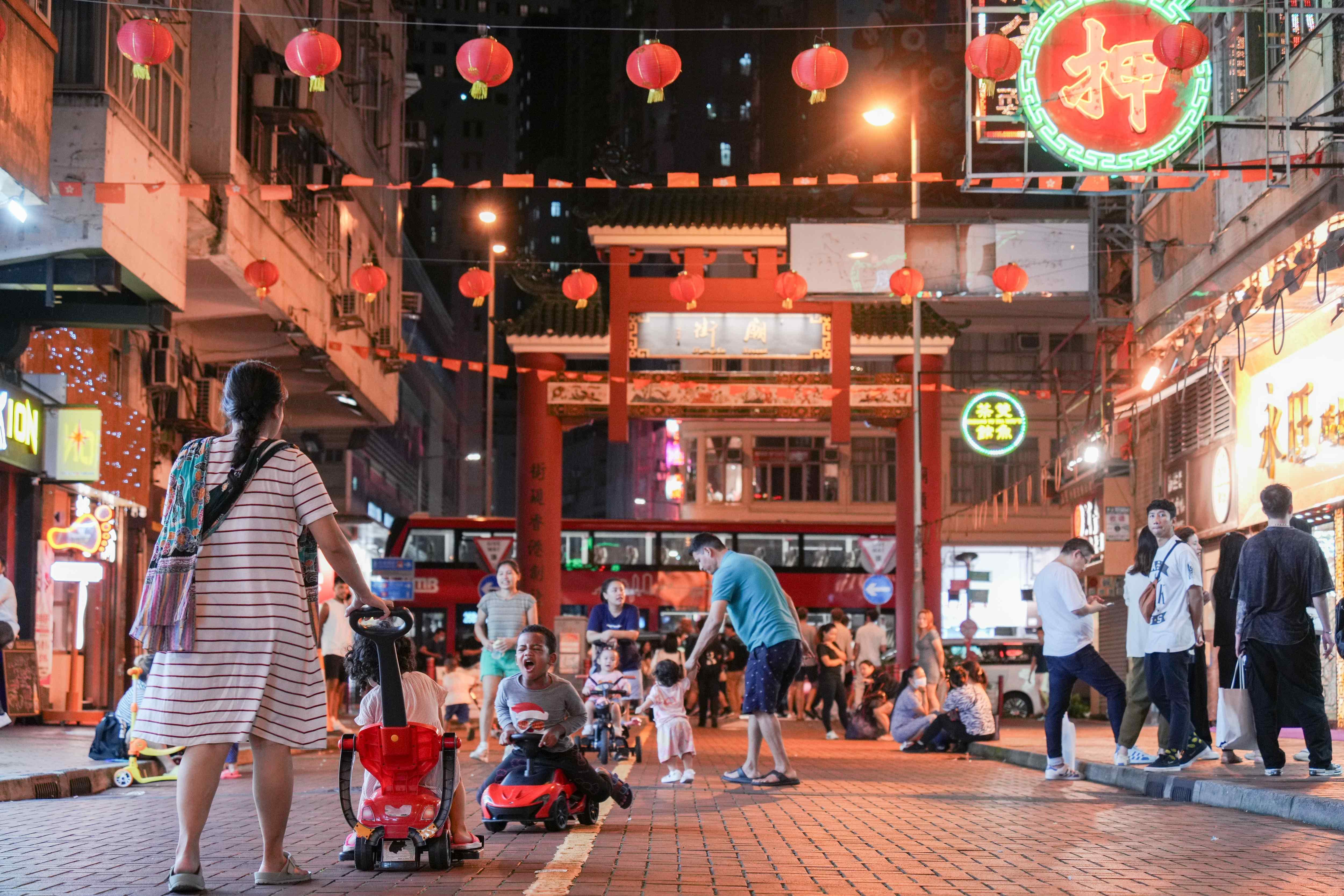 香港夜繽紛 廟街夜市據報下周五開始 32檔持續劏客5個月 | LIHKG 討論區