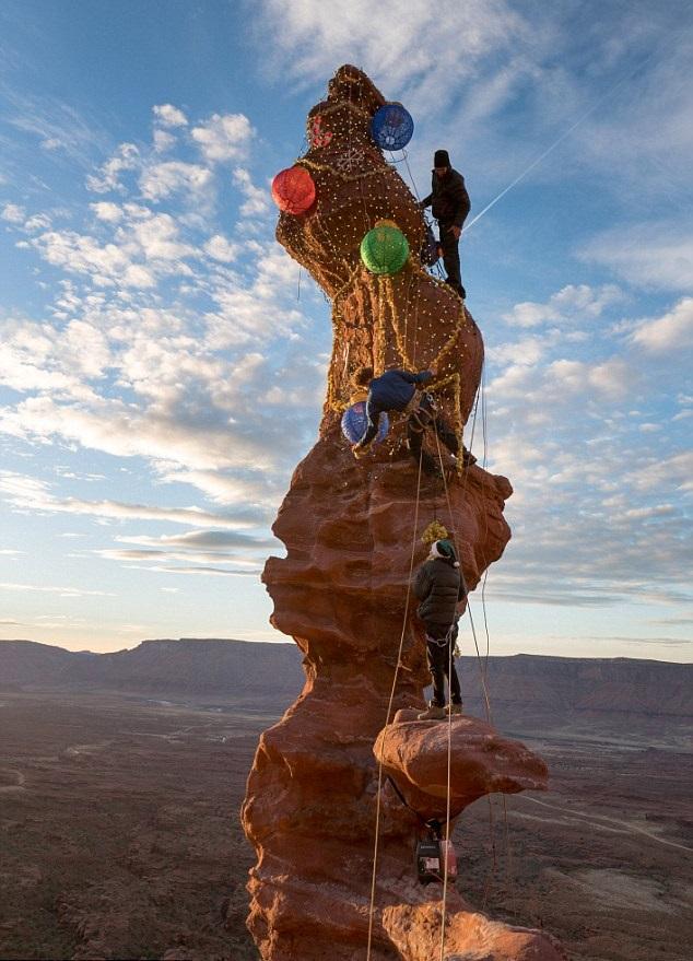 險峻聖誕岩 布置搵命博 | am730