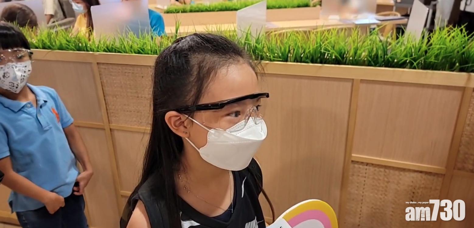 MIRROR╳ERROR｜小朋友舉牌支持193 公公陪孫女入場追星 | am730