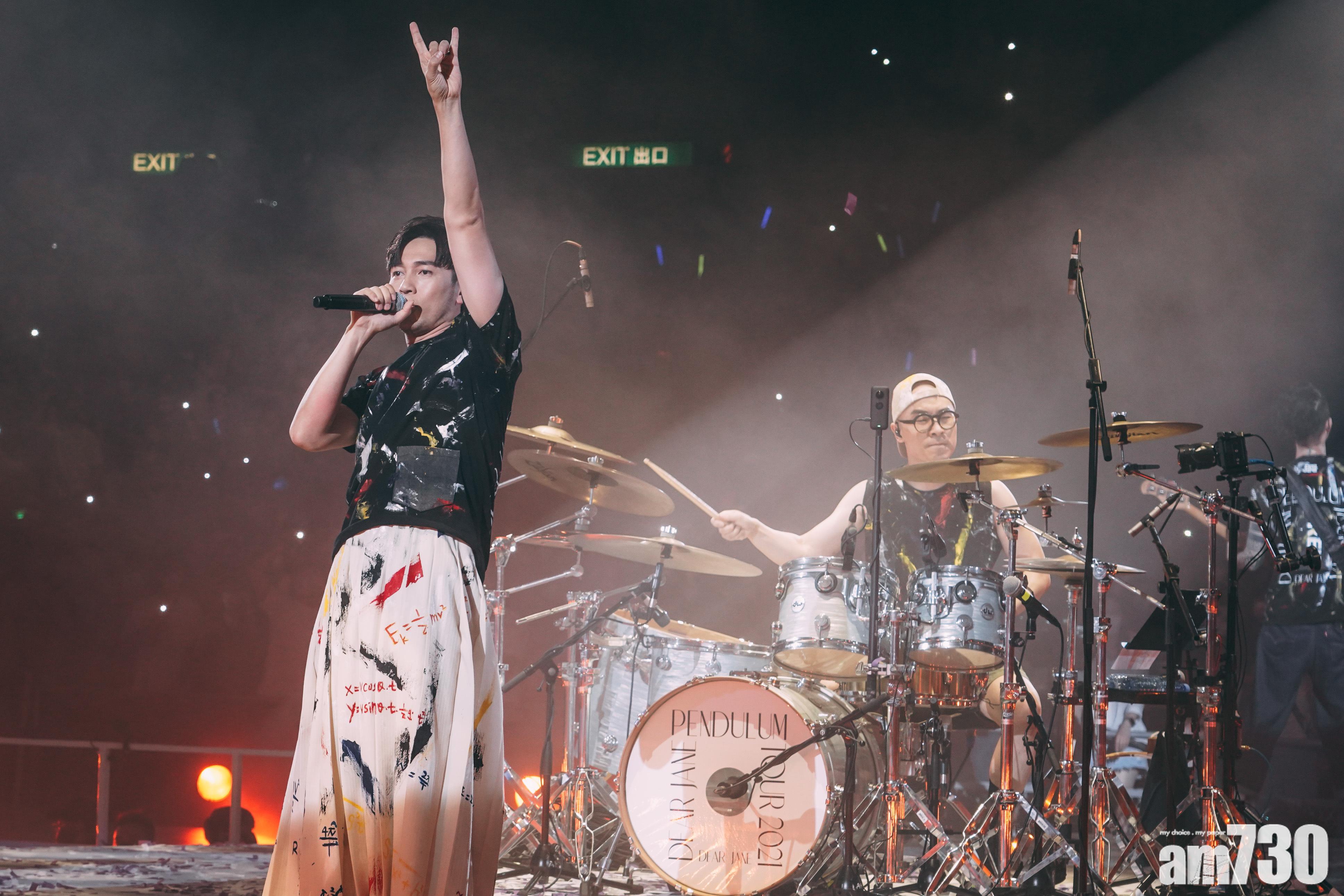 Dear Jane尾場獻唱Punk Rock作品 Tim藉機冧楊洛婷 | am730