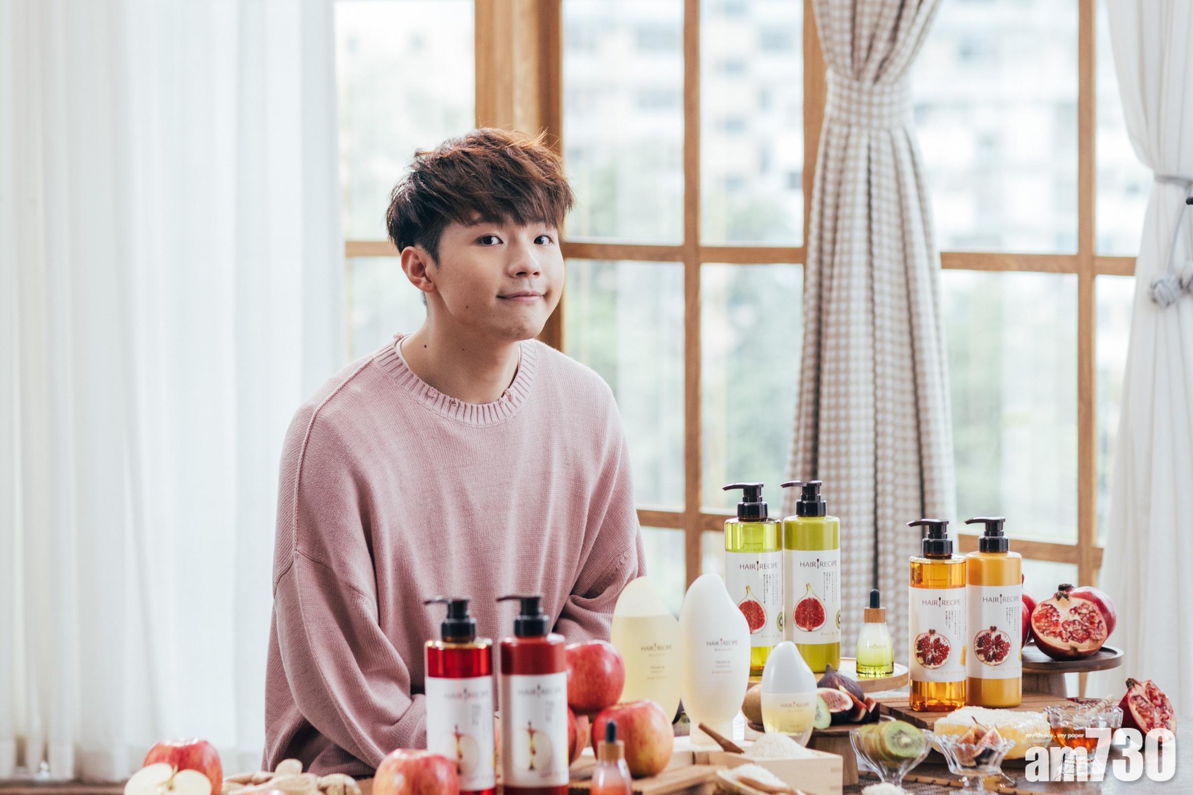 一鏡到底｜Ian@MIRROR首拍洗頭水廣告 一比一人形紙牌俾Hellosss打卡 | am730