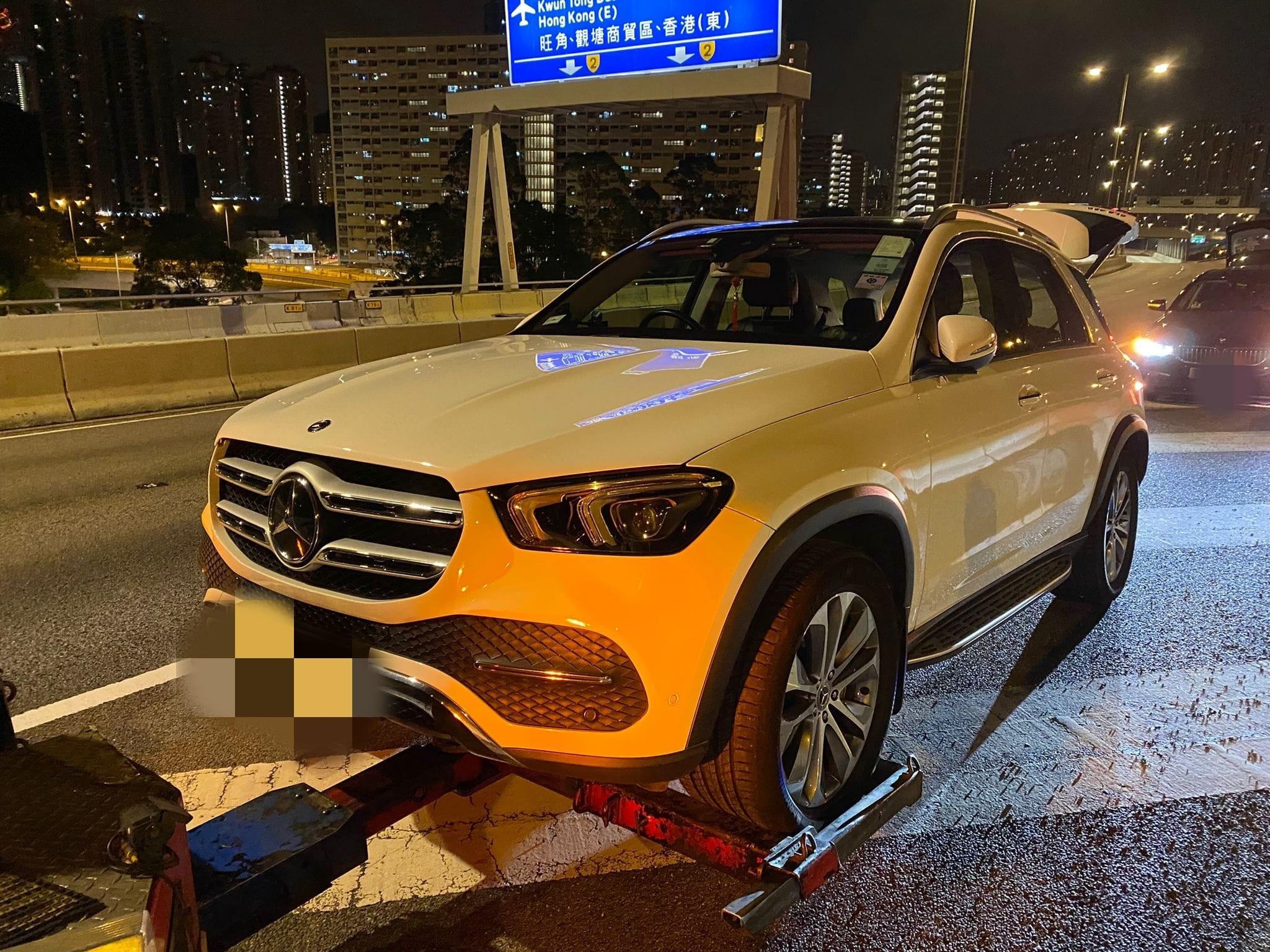 BENZ觀塘繞道超速兼多次爬頭 34歲司機涉醉駕危駕被捕 | am730